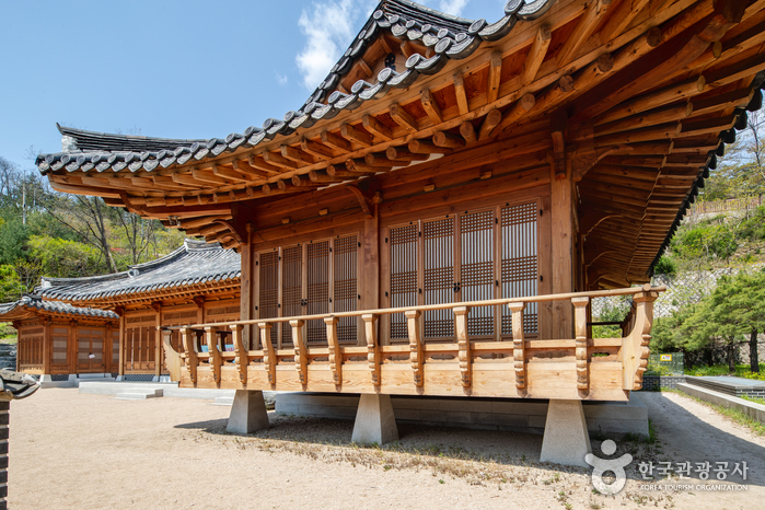 Cheongun Literature Library (청운문학도서관) : VISITKOREA