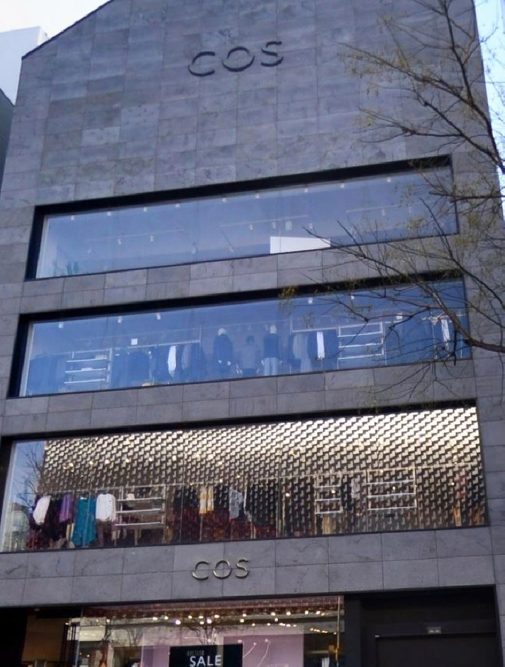 [事後免税店] COS（コス）・チョンダム（清潭）店（코스 청담점） : 韓国観光公社公式サイト「VISITKOREA」