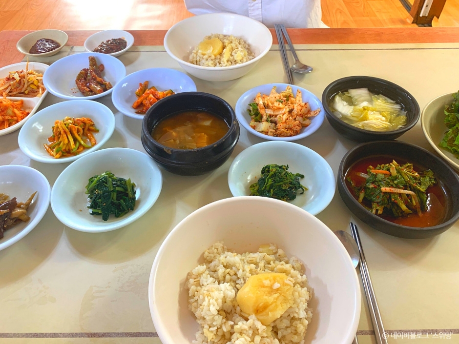 Jangneung Boribapjip (장릉보리밥집) : VISITKOREA