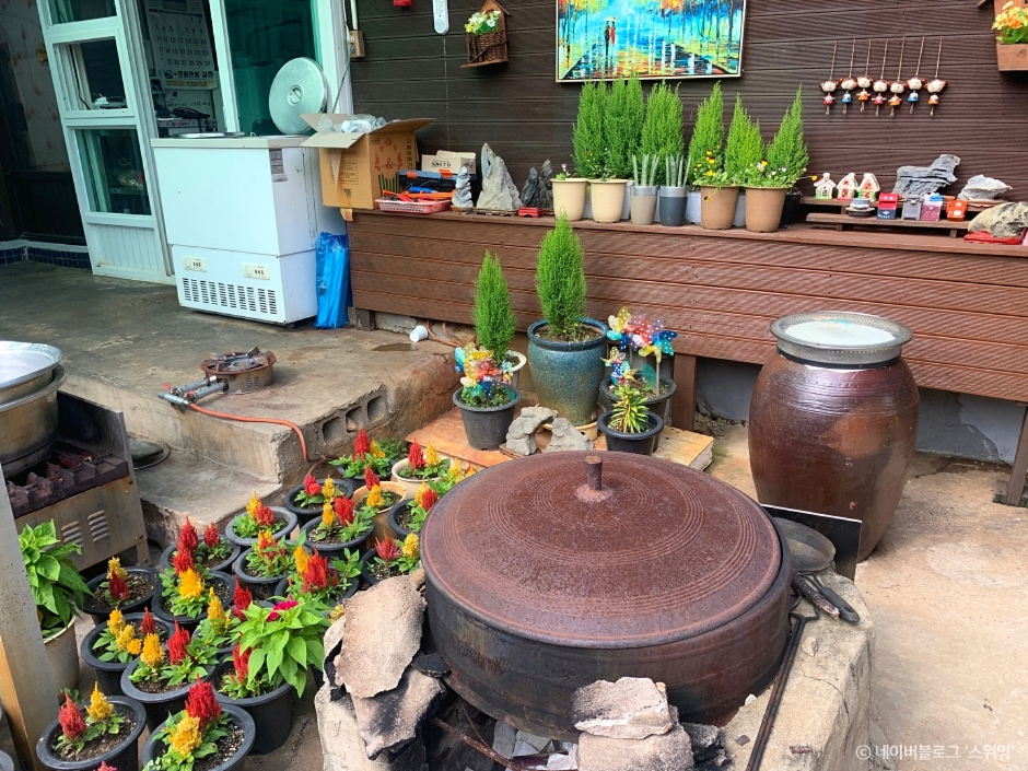 Jangneung Boribapjip (장릉보리밥집) : VISITKOREA