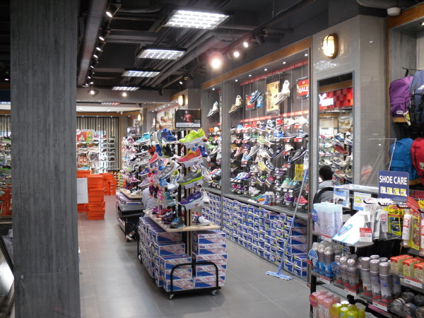 ABC-MART 江南本店 (ABC-MART 강남본점) : VISITKOREA