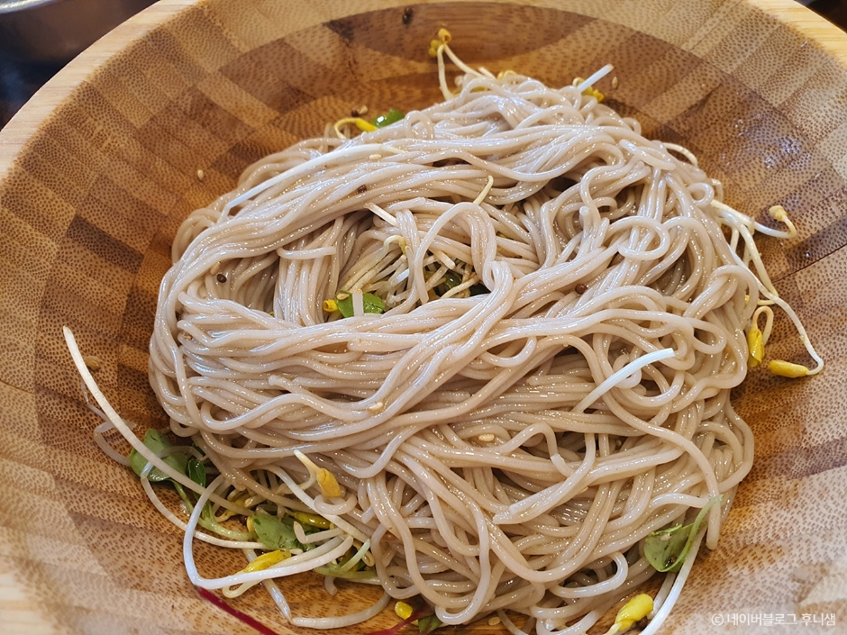 Jalppajin Memil Ikseon Branch (잘빠진메밀 익선) : VISITKOREA