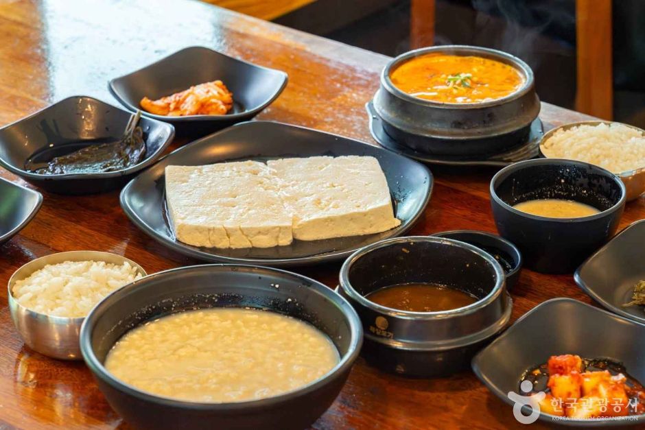 Chodang Halmeoni Sundubu (초당할머니순두부) : VISITKOREA