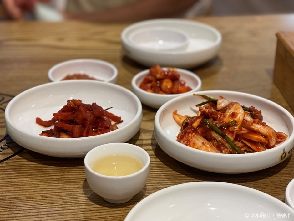 Jiho Hanbang Samgyetang (Apgujeong Station) (지호한방삼계탕압구정역) : VISITKOREA