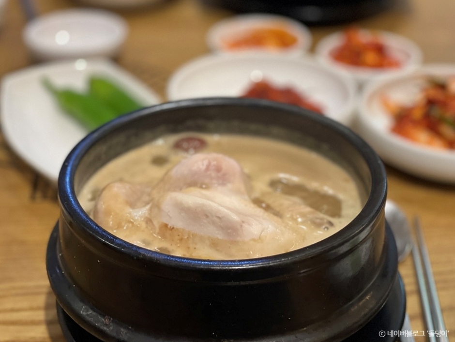 Jiho Hanbang Samgyetang (Apgujeong Station) (지호한방삼계탕압구정역) : VISITKOREA