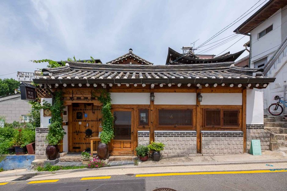 Evening Admission and Beautiful Hanok Buildings Near Seoul’s Five Royal ...