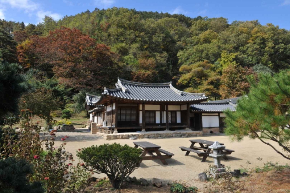 Spend a night in a heritage place: Heritage accommodations in Korea : VISITKOREA