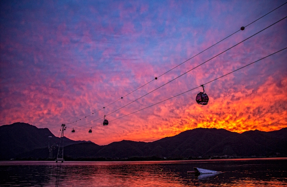 Chuncheon Samaksan Mountain Lake Cable Car (춘천 삼악산 호수케이블카) : VISITKOREA