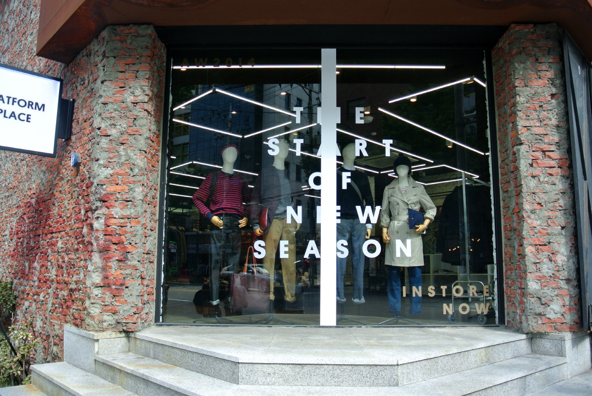 PLATFORM PLACE弘大店 (플랫폼 플레이스 홍대점) : VISITKOREA