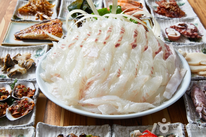 Dabok Hoetjip (다복횟집) : VISITKOREA