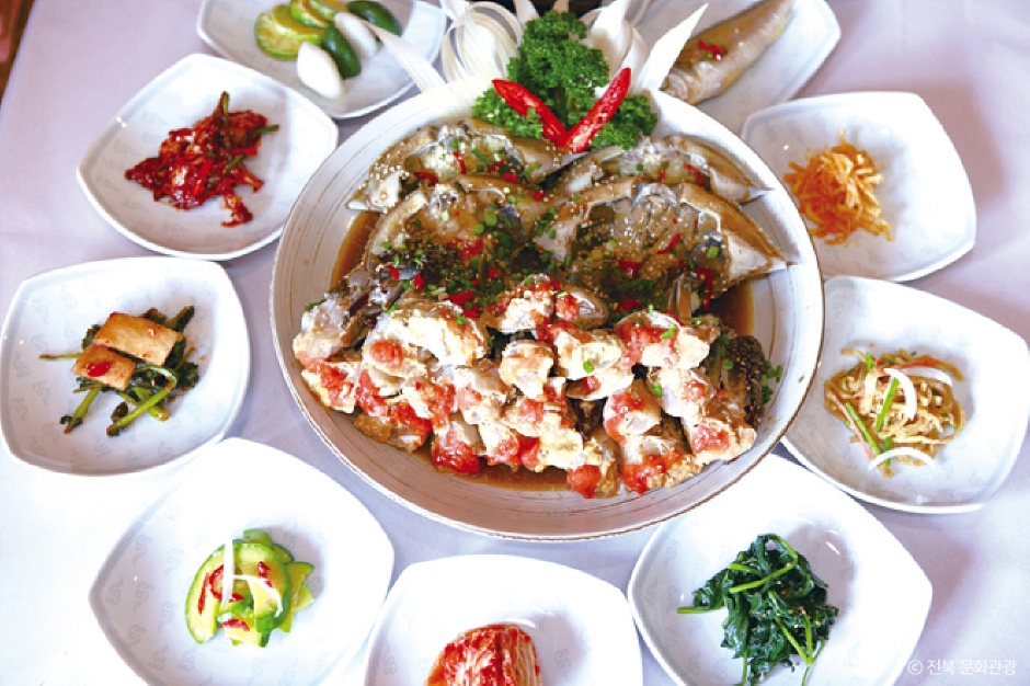 Gyegok Garden Kkotgejang (계곡가든꽃게장) : VISITKOREA