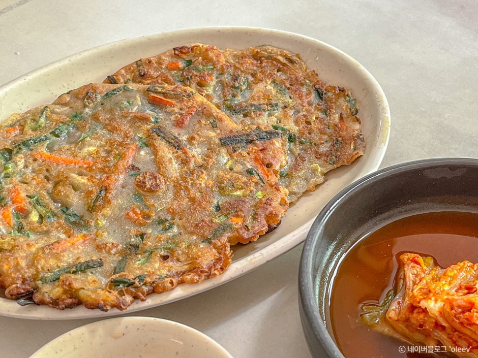 Jangneung Boribapjip (장릉보리밥집) : VISITKOREA