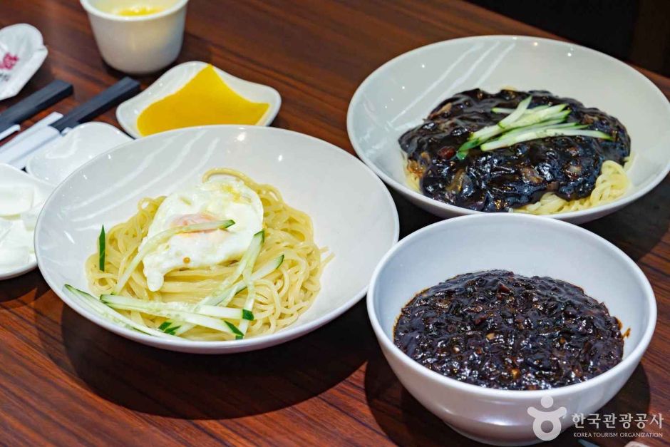 Sinseung Banjeom (신승반점) : VISITKOREA