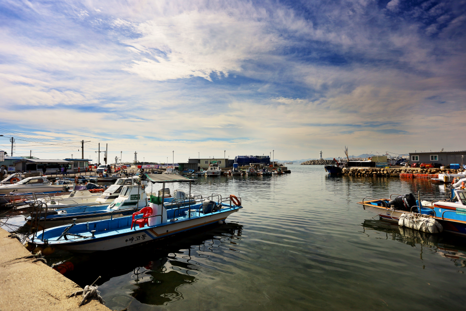 Bangeojin Port (방어진항) : VISITKOREA